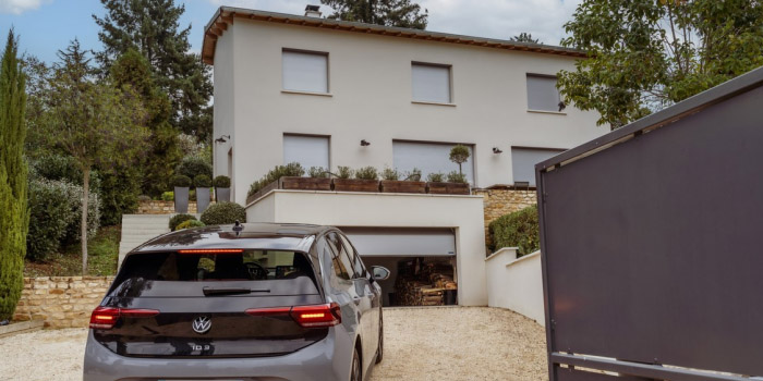 Ușă automată de garaj – Smart Home